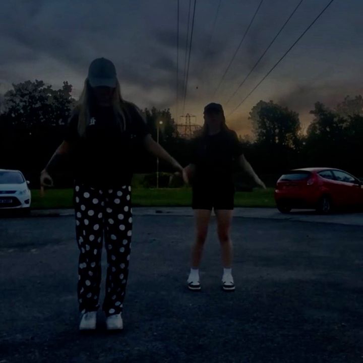 x.sister_shuffle.x (@x.sister_shuffle.x) - Urlebird