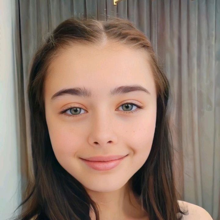 Sunny Emily (@sunny.emilyyy) - Urlebird